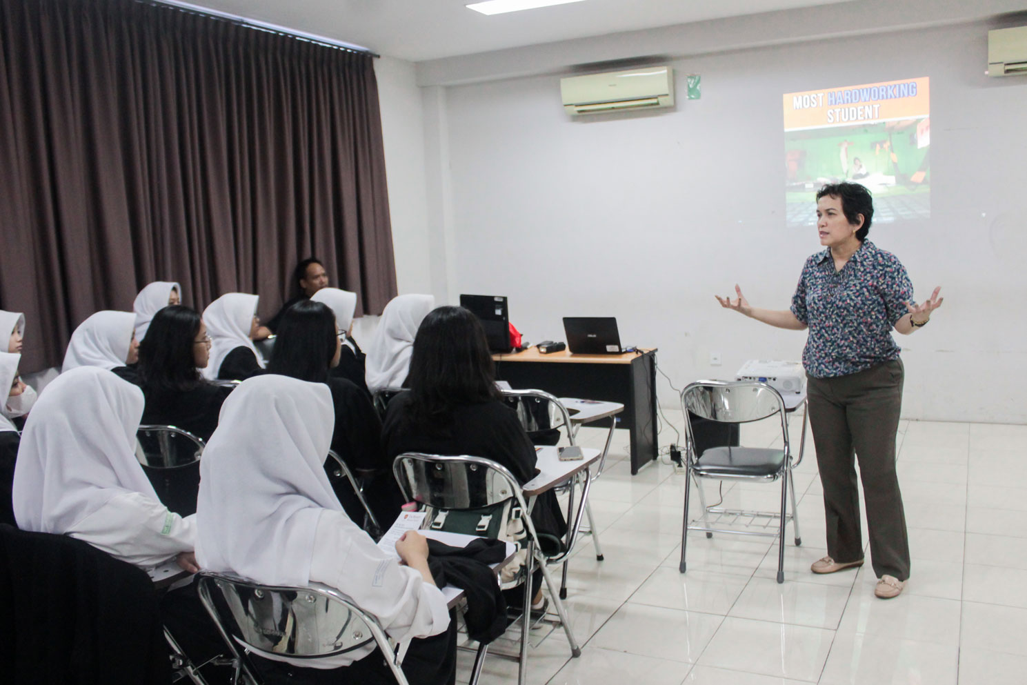 Kunjungan Kampus SMKN 9 & SMK Travina Prima Kota Bekasi - Tri Bhakti ...